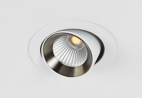 Invader » Light staging with colored accents | PROLICHT